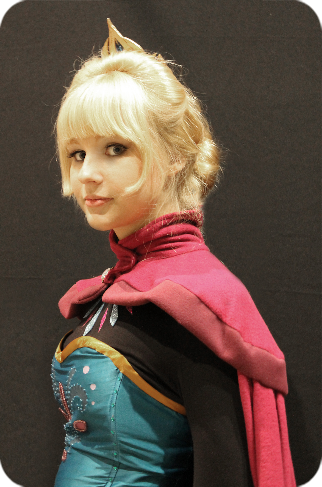 Dorcis Adventures Around The World Elsa Cosplay Frozen Christmas Anime Convention