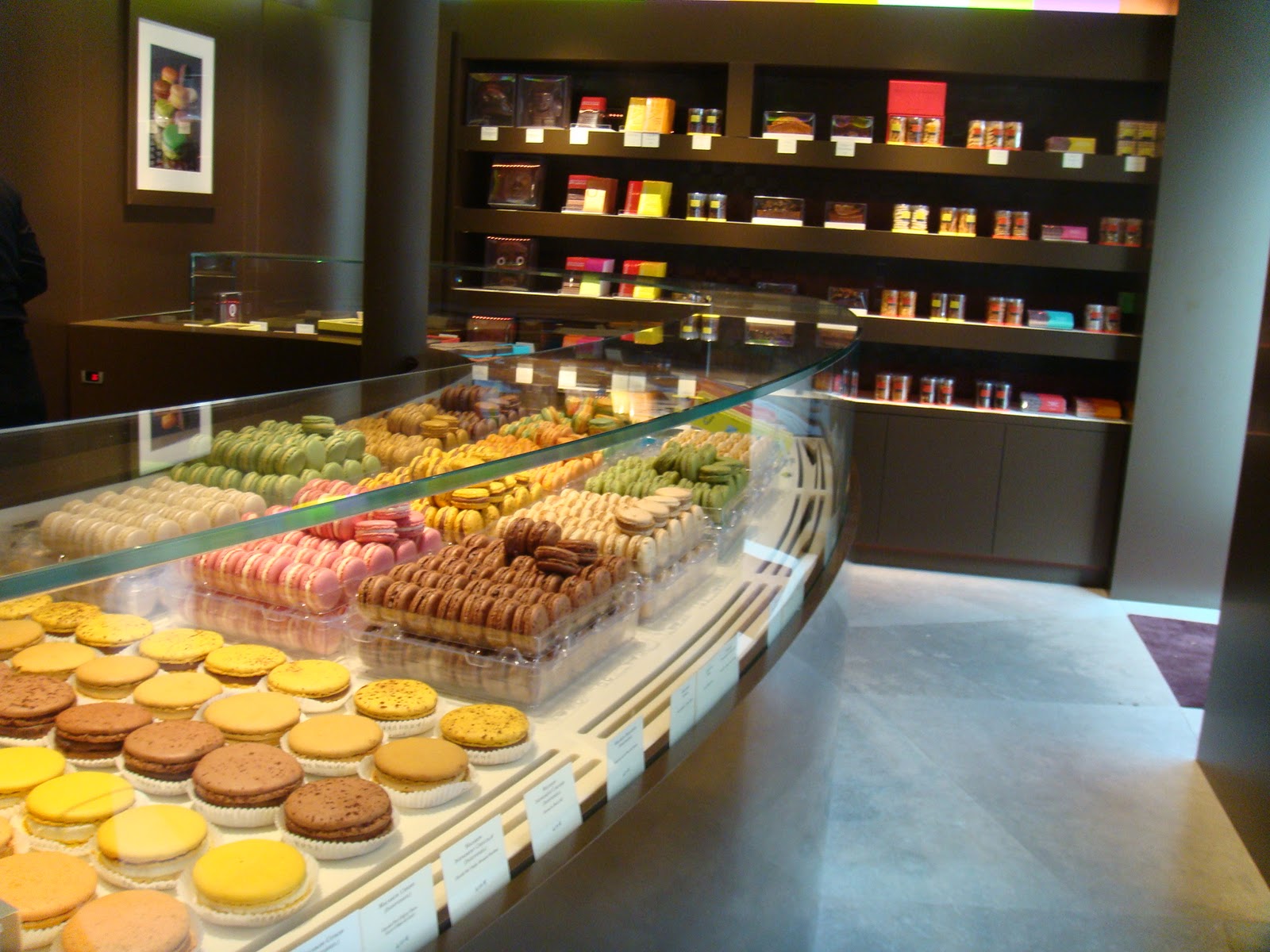 "Yummy" Snob: Pierre Herme Macarons, Paris