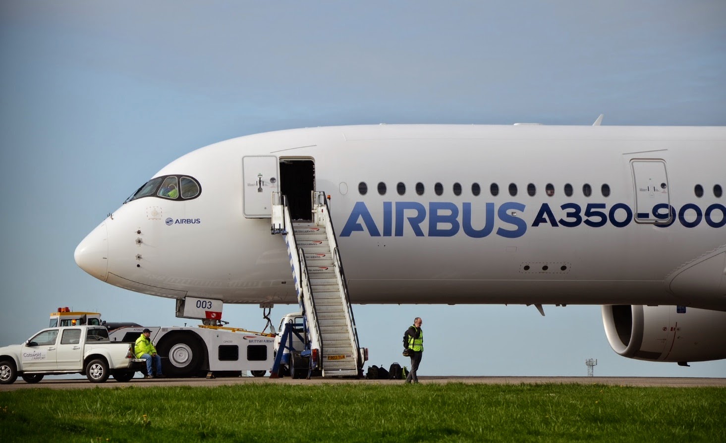 A350 XWB News: Cathay Pacific expects to take delivery of its first ...