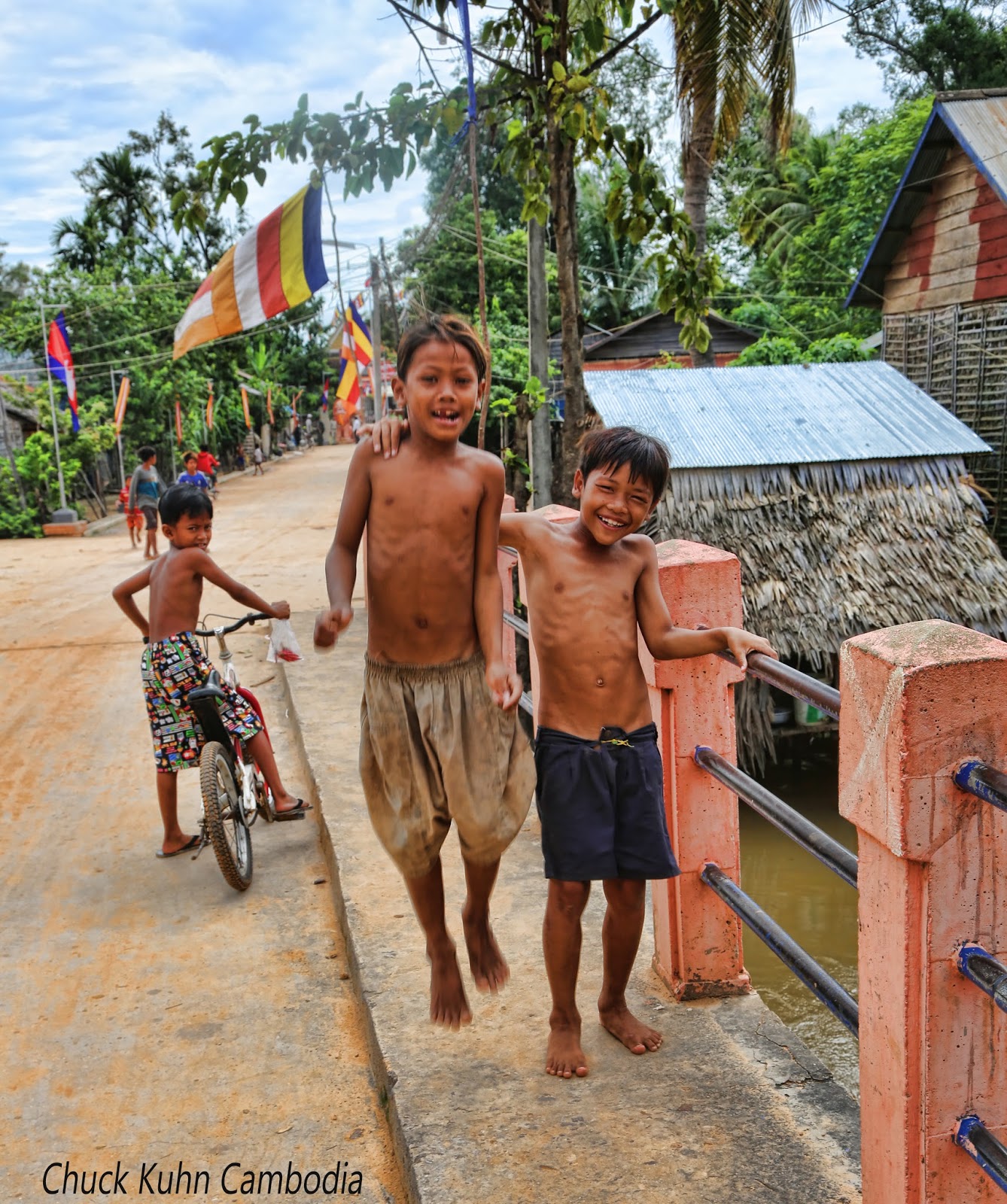 Chuck Kuhn's Cambodia : Cambodia Children Love and Smile