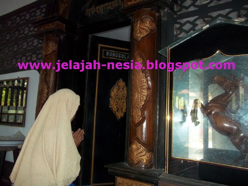 Misteri Tentang Makam Ronggolawe di Tuban - Kompasiana.com