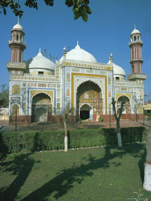 Historical and Famous Mosques of World: DAI ANGA MOSQUE
