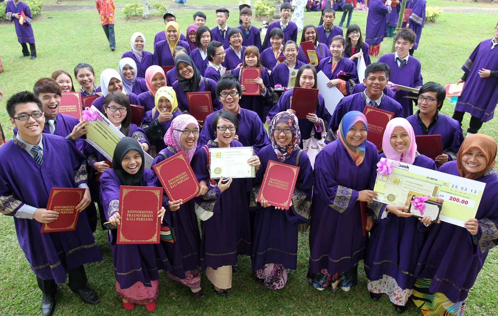 BAHASA ITU INDAH: ISU PENDIDIKAN : 1,000 pelajar cemerlang STPM Negeri ...