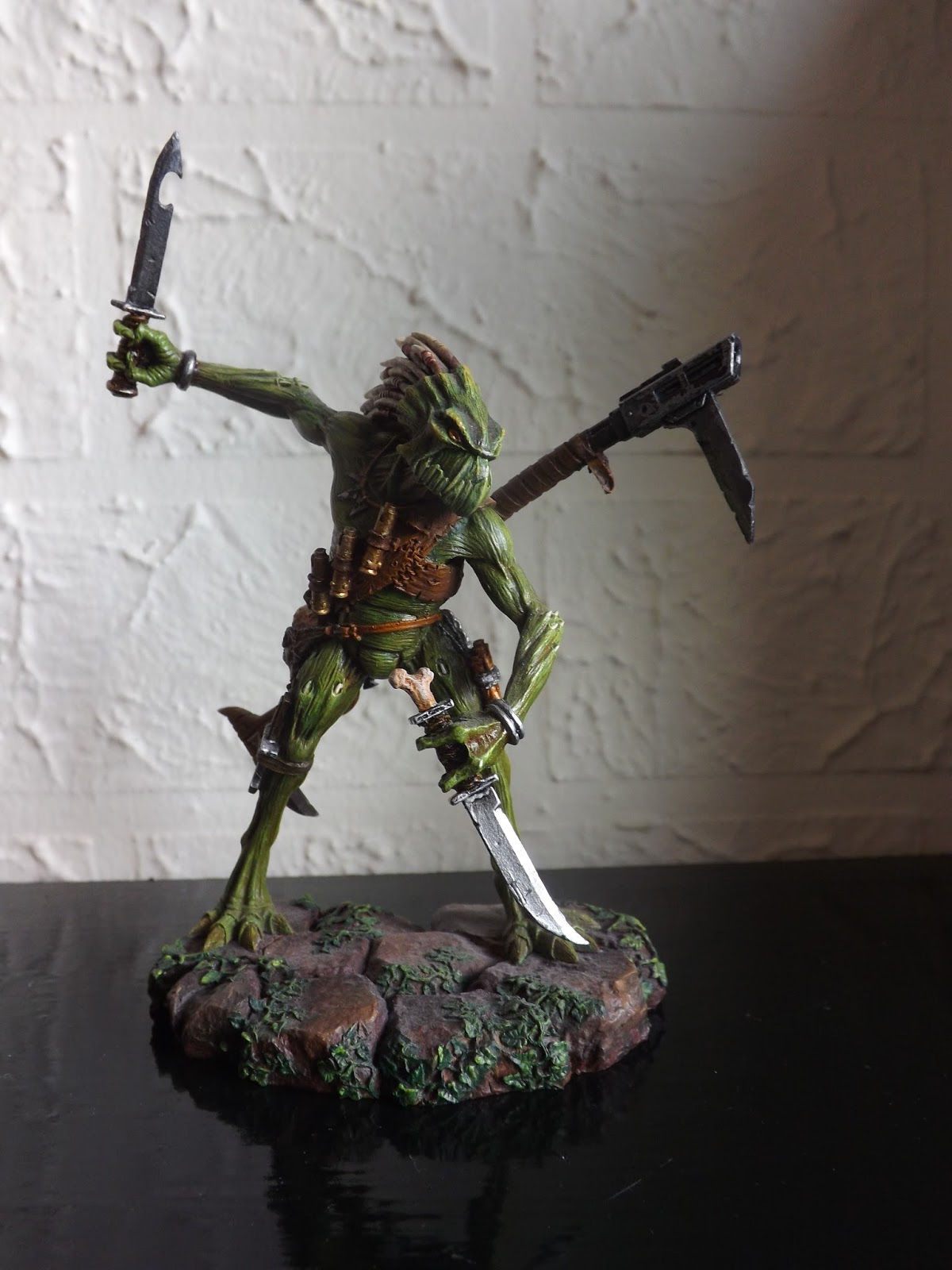 Limited Edition Warhammer models: Busts and Statues - kroot warrior