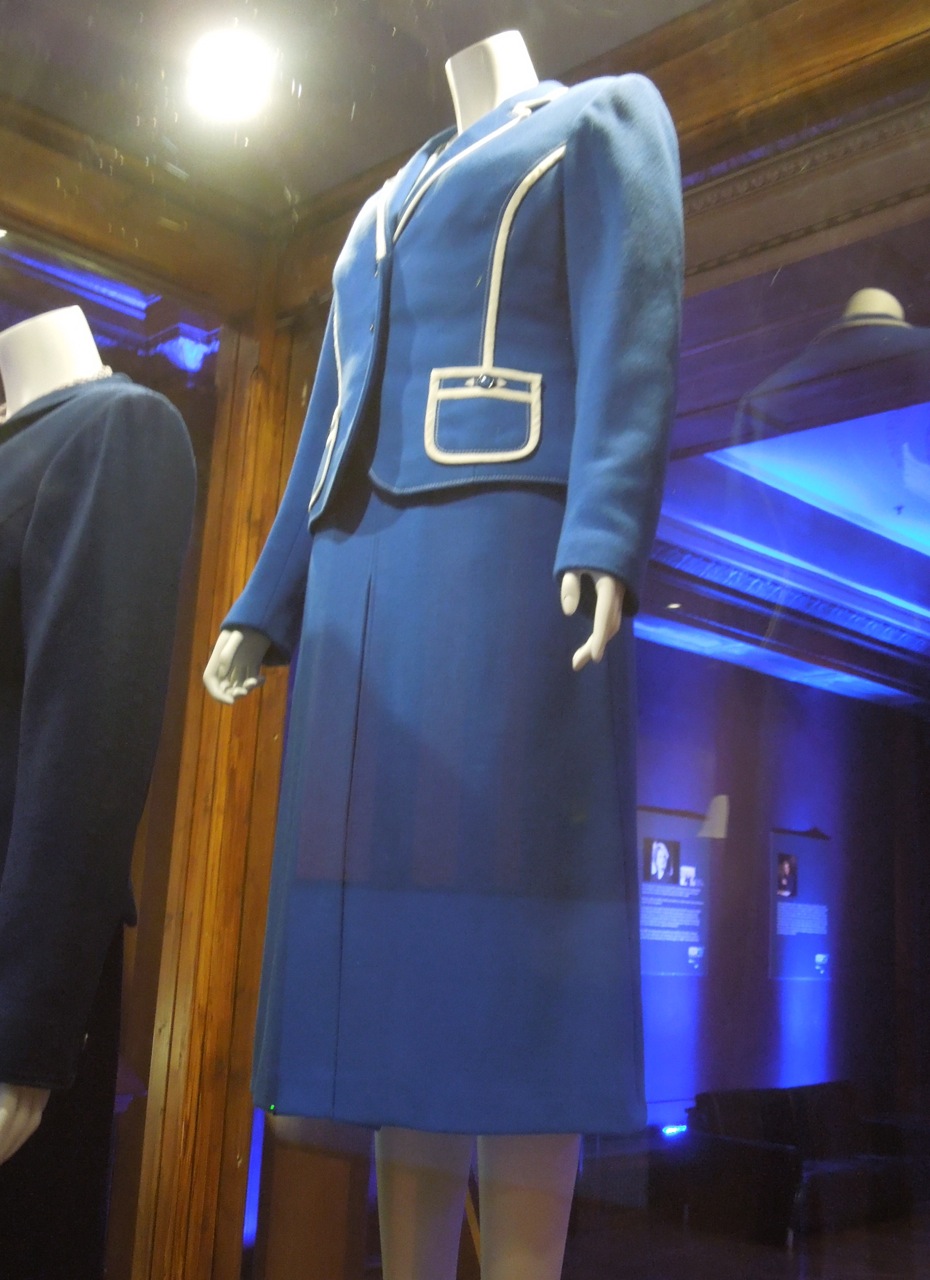 Hollywood Movie Costumes and Props: Original costumes worn by Meryl ...