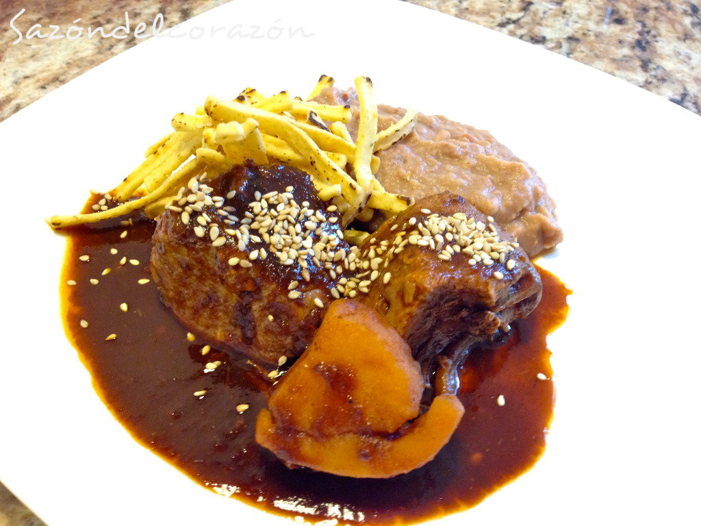 Sazón del corazón: Cerdo en salsa de chile pasilla