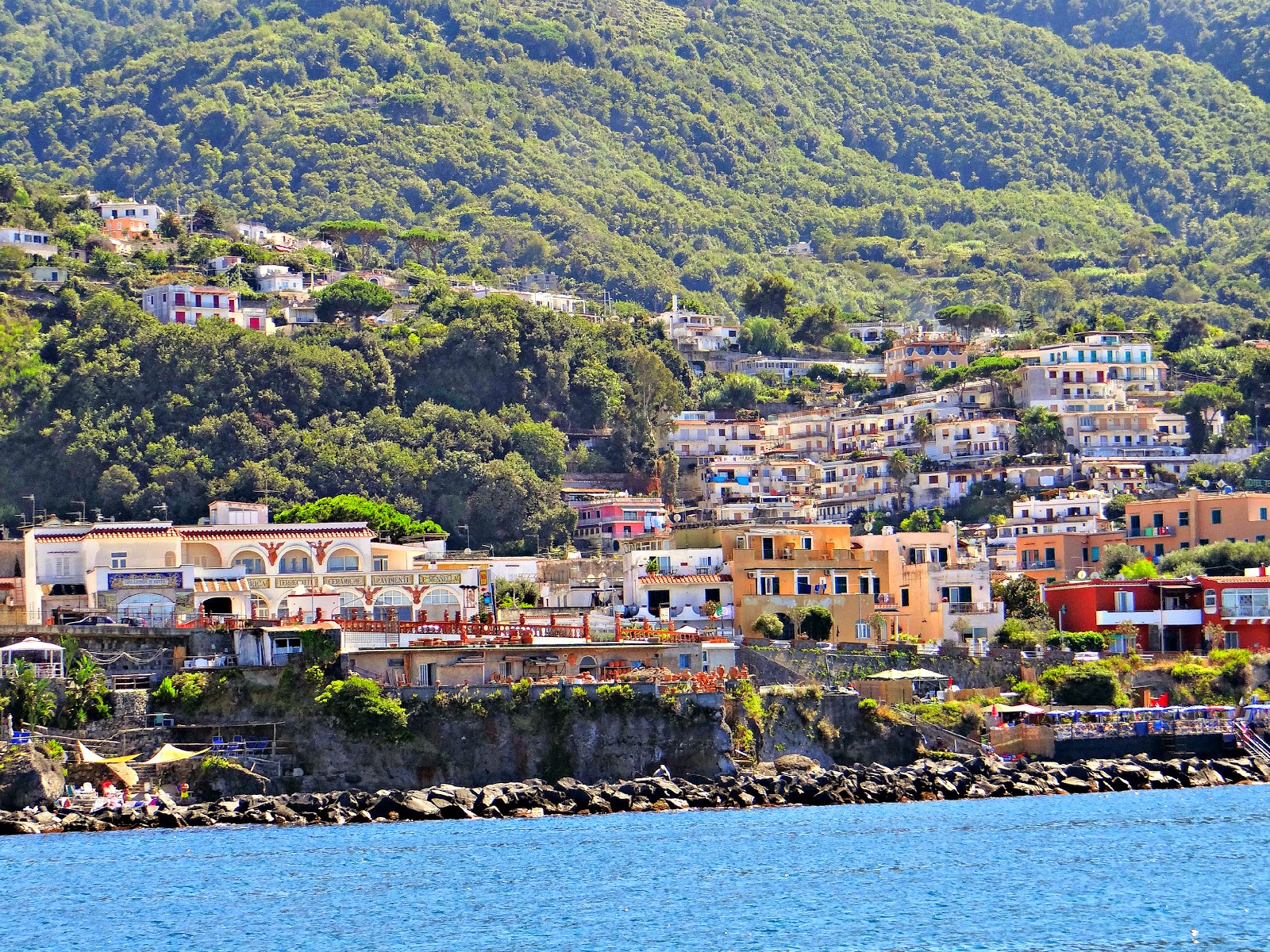 Travelblogger: Utazási élménybeszámolók. : Ischia a zöld sziget