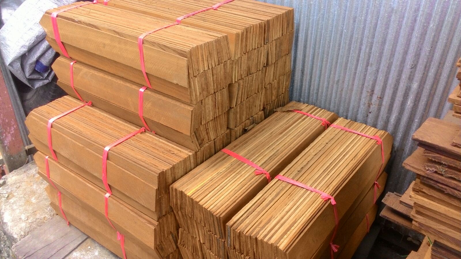 PESONA BORNEO PROFIL: ATAP SIRAP ULIN