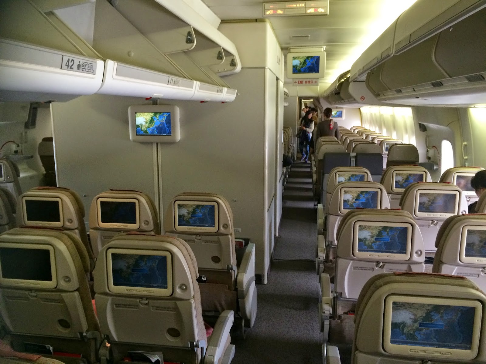 Charles Ryan's Flying Adventure: Flying on Asiana's Boeing 747-400 ...