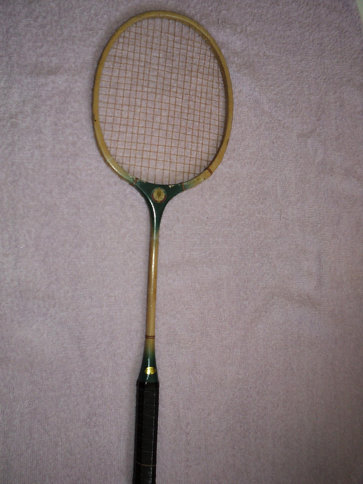 KOLEKSI PAK MAT TAHIR BARANGAN OLD SKOOL: Raket Badminton Gold Cup