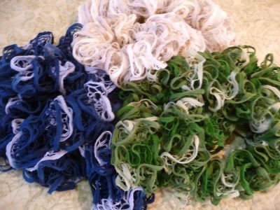 Woomba Woomba: Ruffle Yarn Scarves.