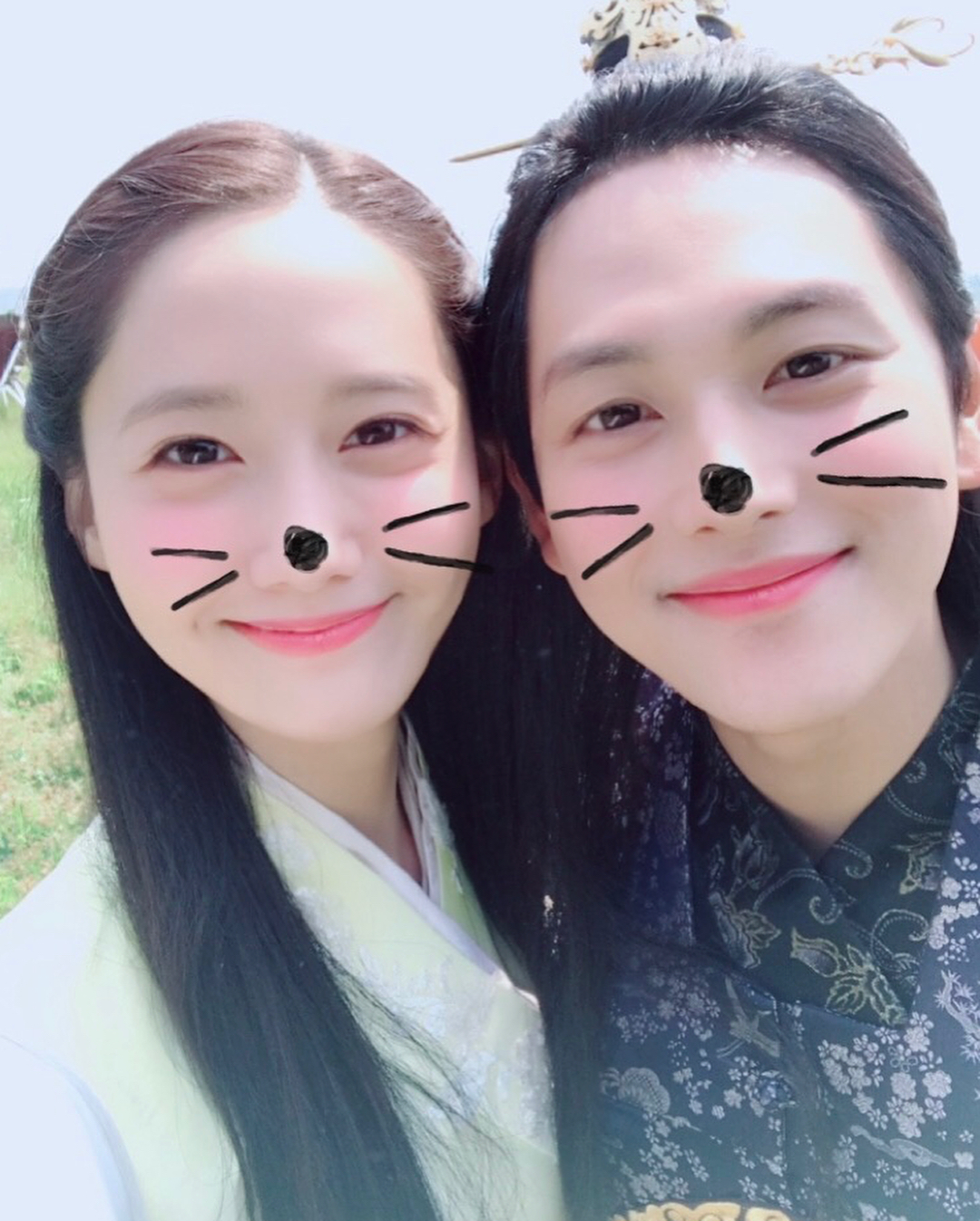 SNSD YoonA bids goodbye to her 'The King Loves' family - Wonderful ...