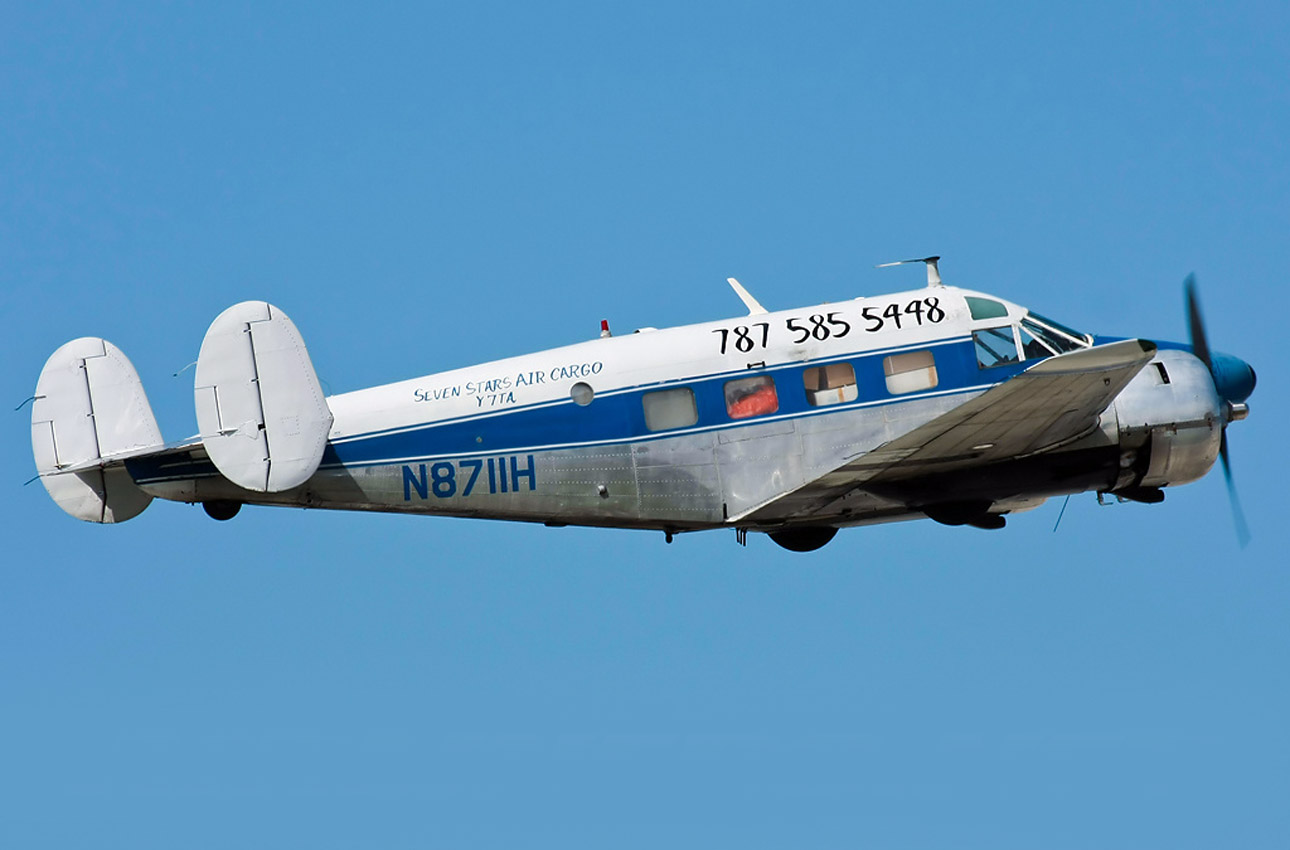 nhungdoicanh: Beechcraft 18 Twin Beech