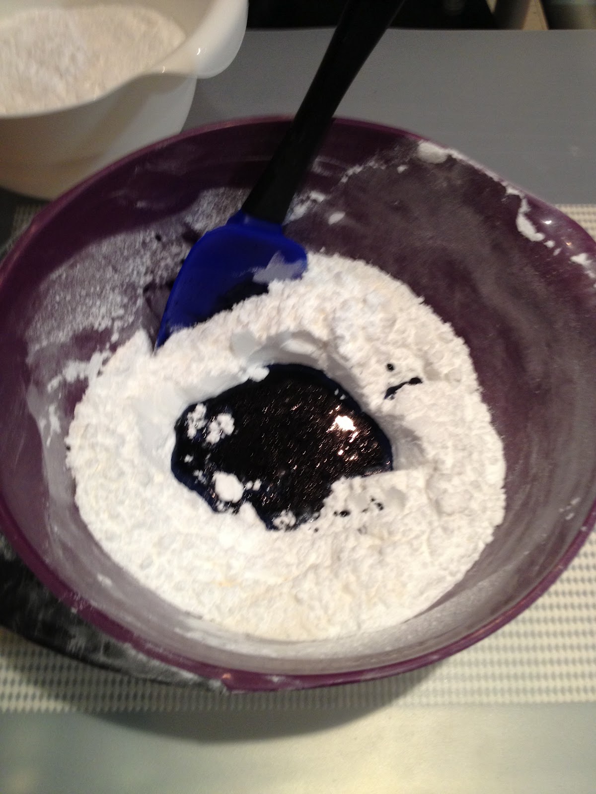 Paso a paso fondant extendido o masa americana color azul