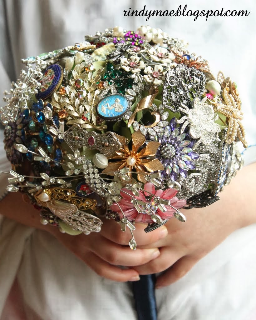 Rindy Mae: DIY Brooch Bouquet