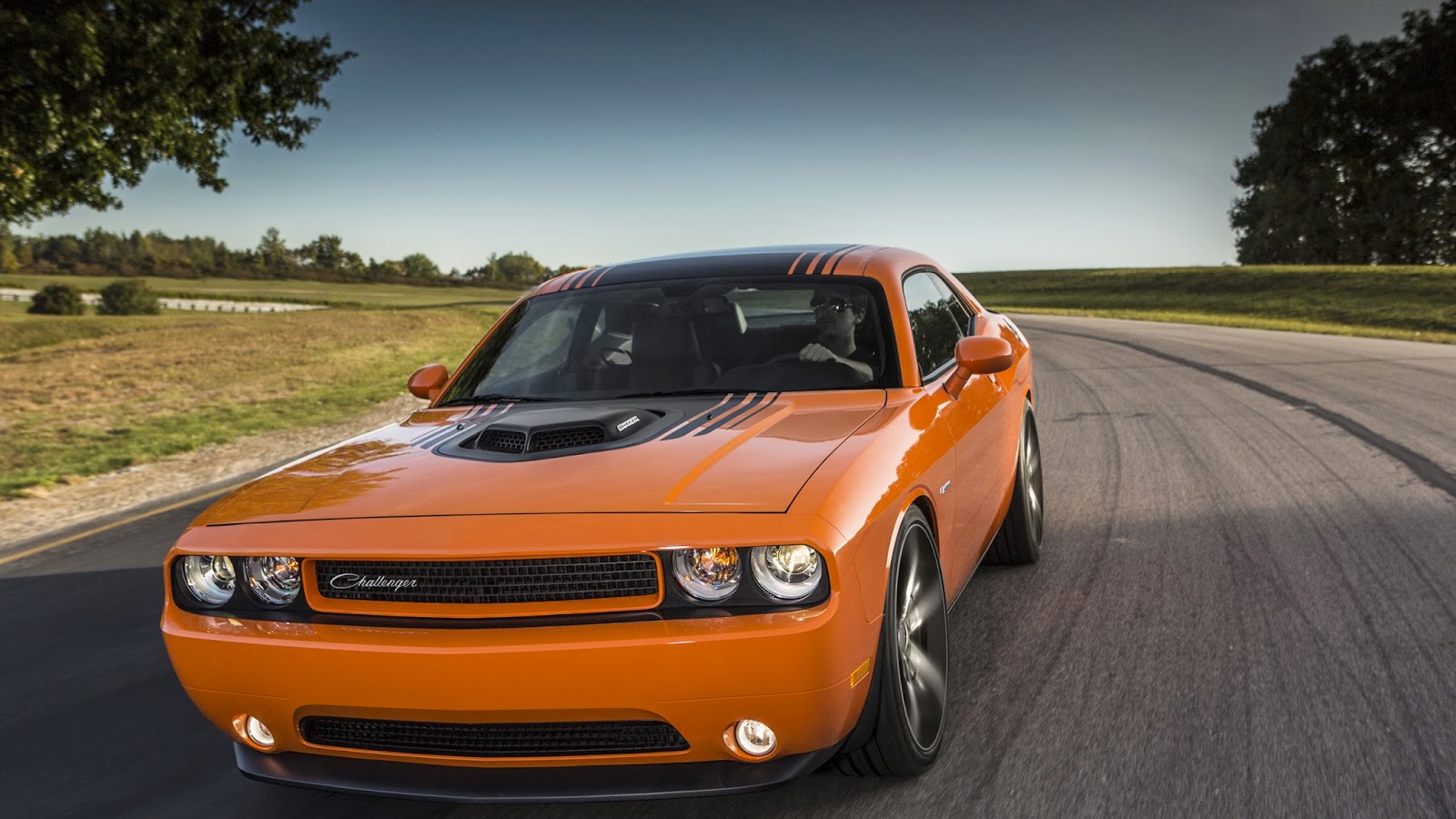 Wallpaper Mobil Dodge Challenger Classic