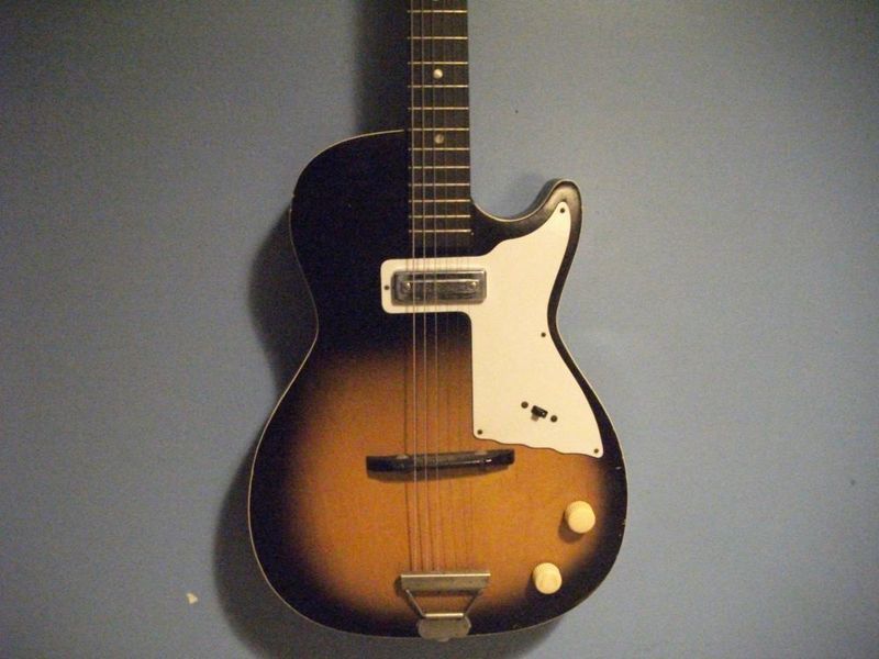 Canadian Vintage Guitar Hunt: 1960 HARMONY Stratotone H45