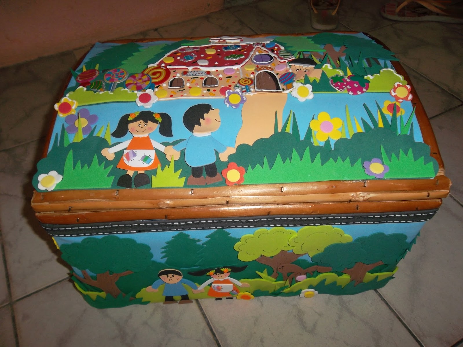 Joaninha Amarelinha - Arte em E.V.A: Baú Decorado