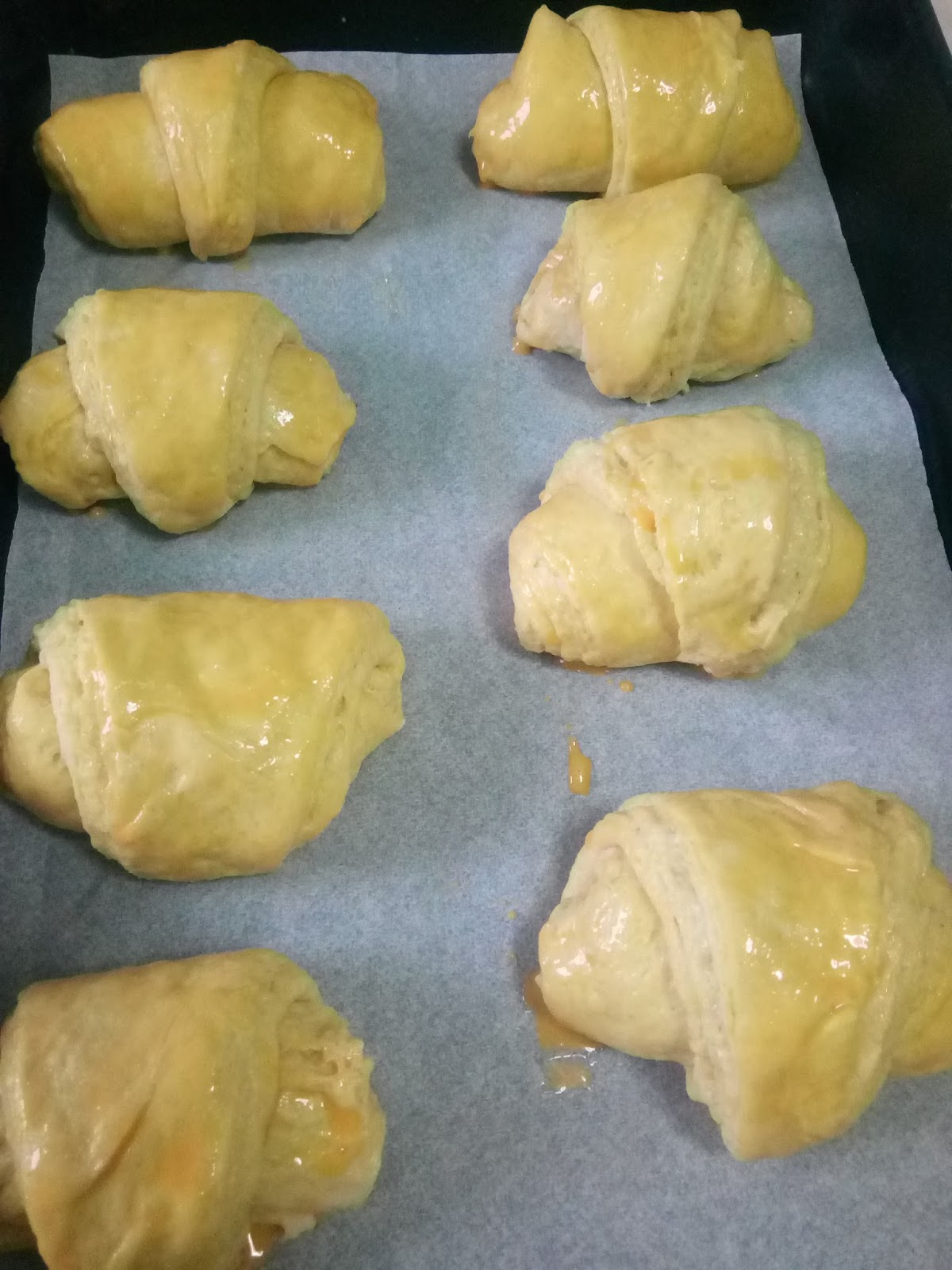 Hellena ...din bucataria mea...: Cornuri umplute cu magiun de prune