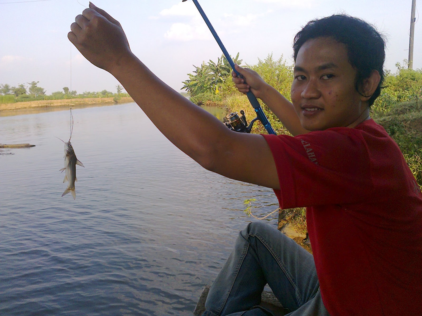 F2 club jepara: Mancing mania dibawah jembatan...