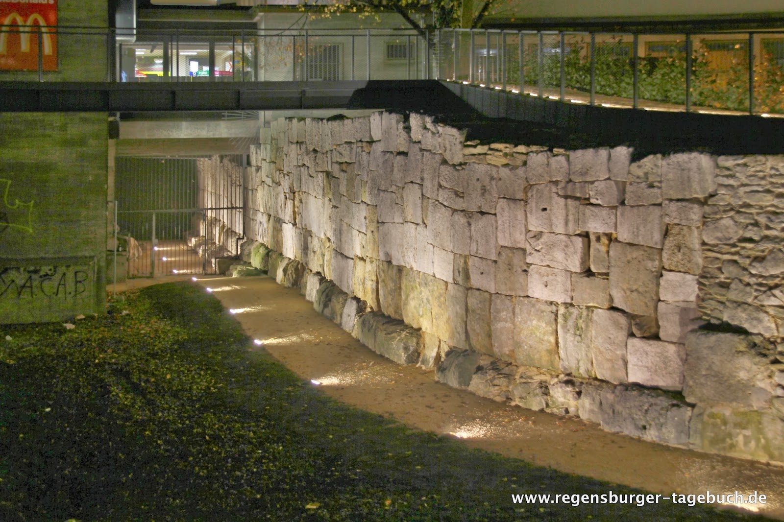 Regensburger Tagebuch: 06.03.2014 heute Eröffnung document Legionsmauer ...