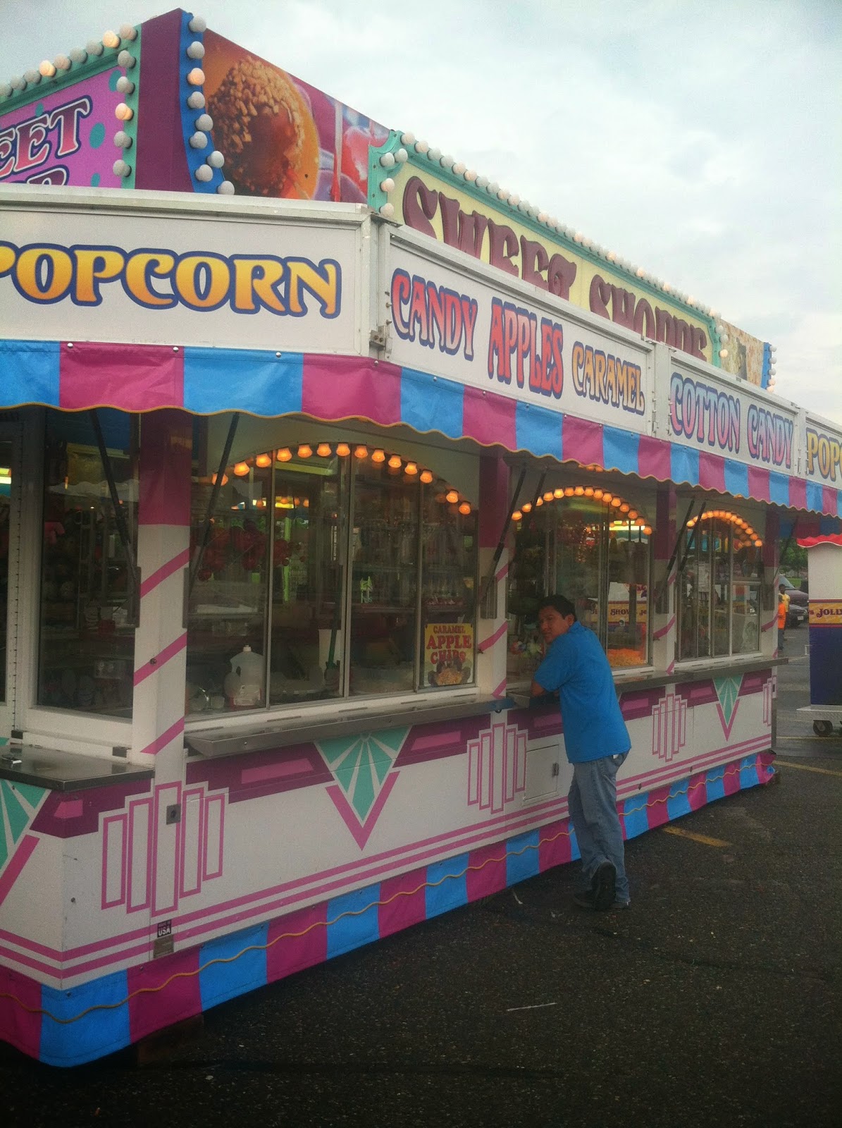 Carnival Chasing : Jolly Shows at the 2014 Lake Forest Mall Carnival