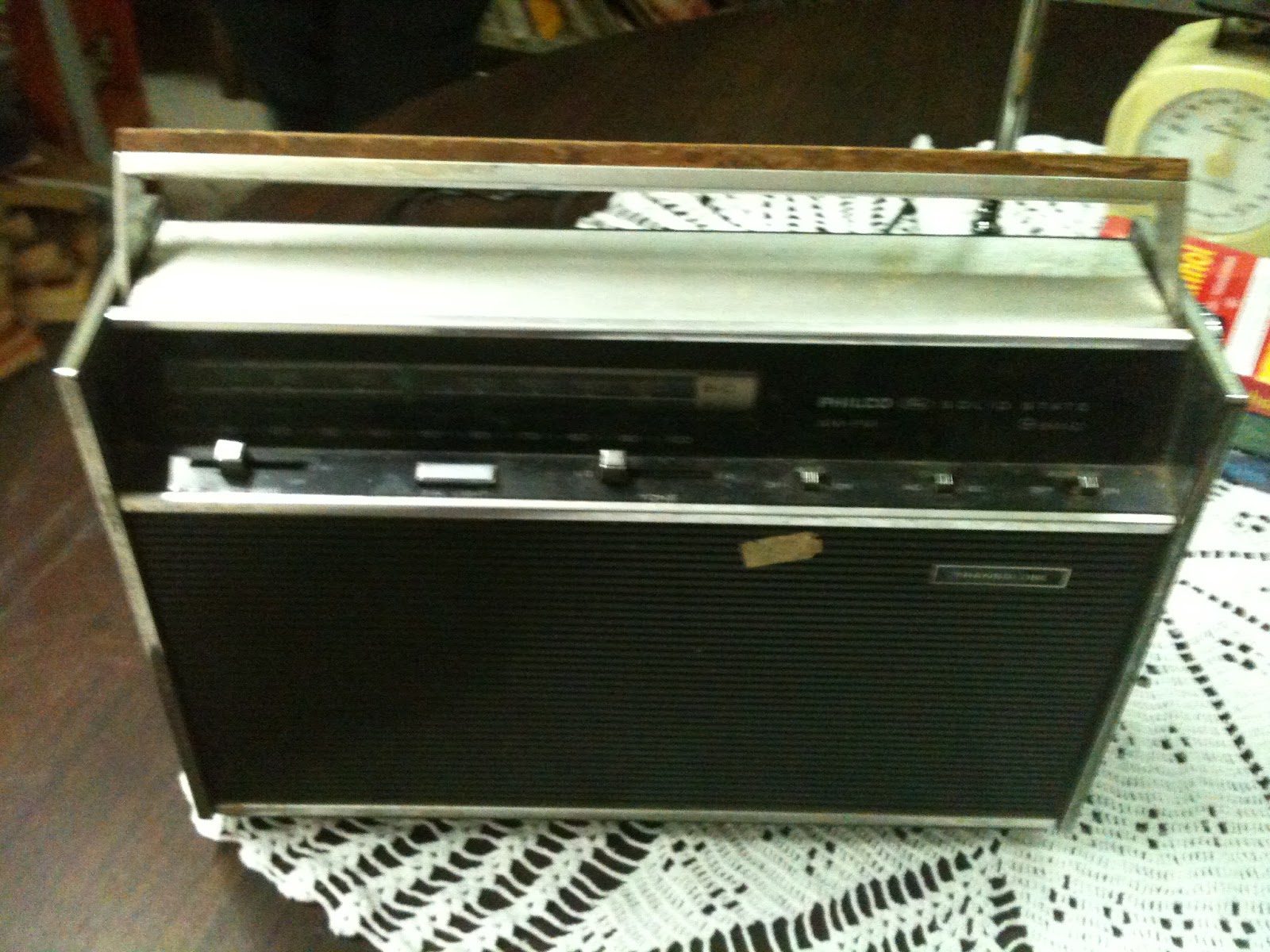 Mostruário Virtual Diálogo & Cultura: Rádio Philco Transglobe 9 Faixas!