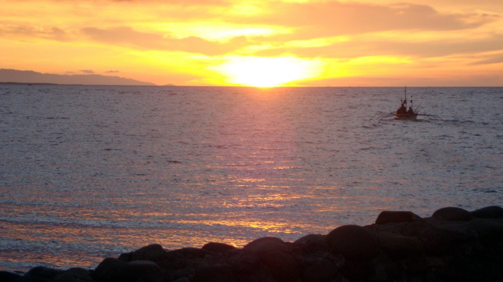 Bounder does the PI: SUNSETS IN THE PHILIPPINES