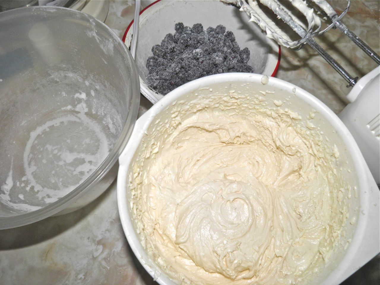 Docaitta Lifestyle: Foraging Recipe: Blackberry Streusel Muffins