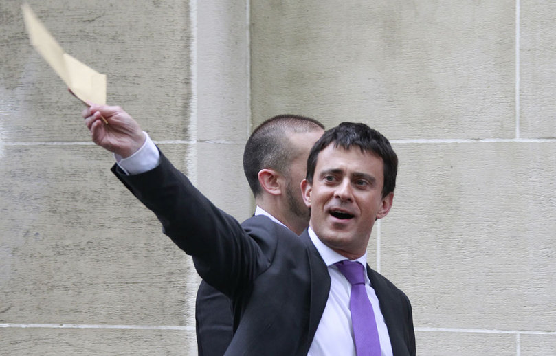 RAYMOND-PAPARAZZI: Manuel Valls nouveau ministre de l'interieur