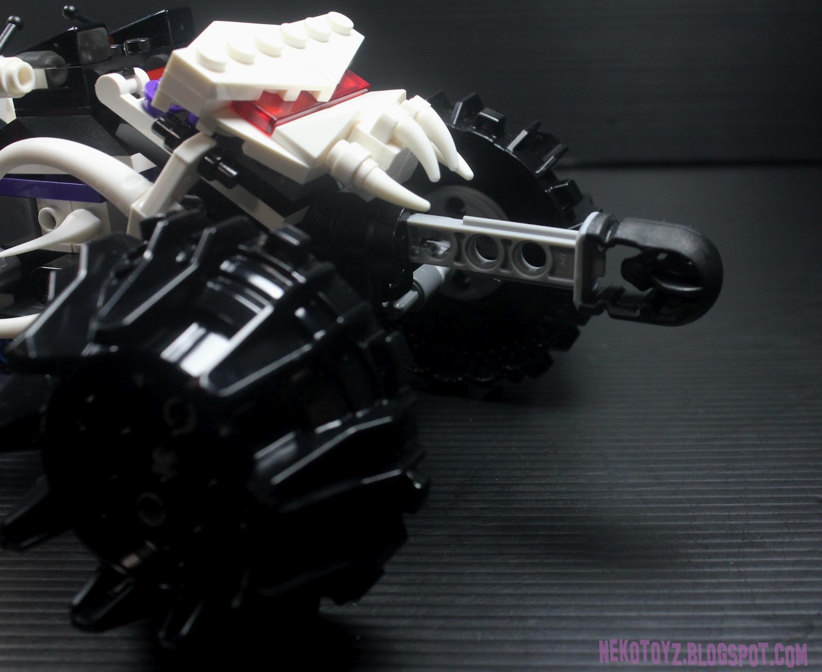Neko Toyz: LEGO 2518 Ninjago Masters Of Spinjitsu: Nuckal's ATV Review