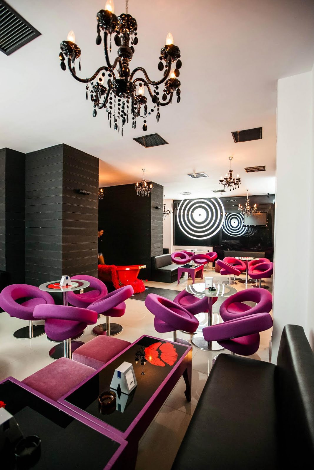 Decoratiuni interioare: Amenajare cafenea Blow - Decebal