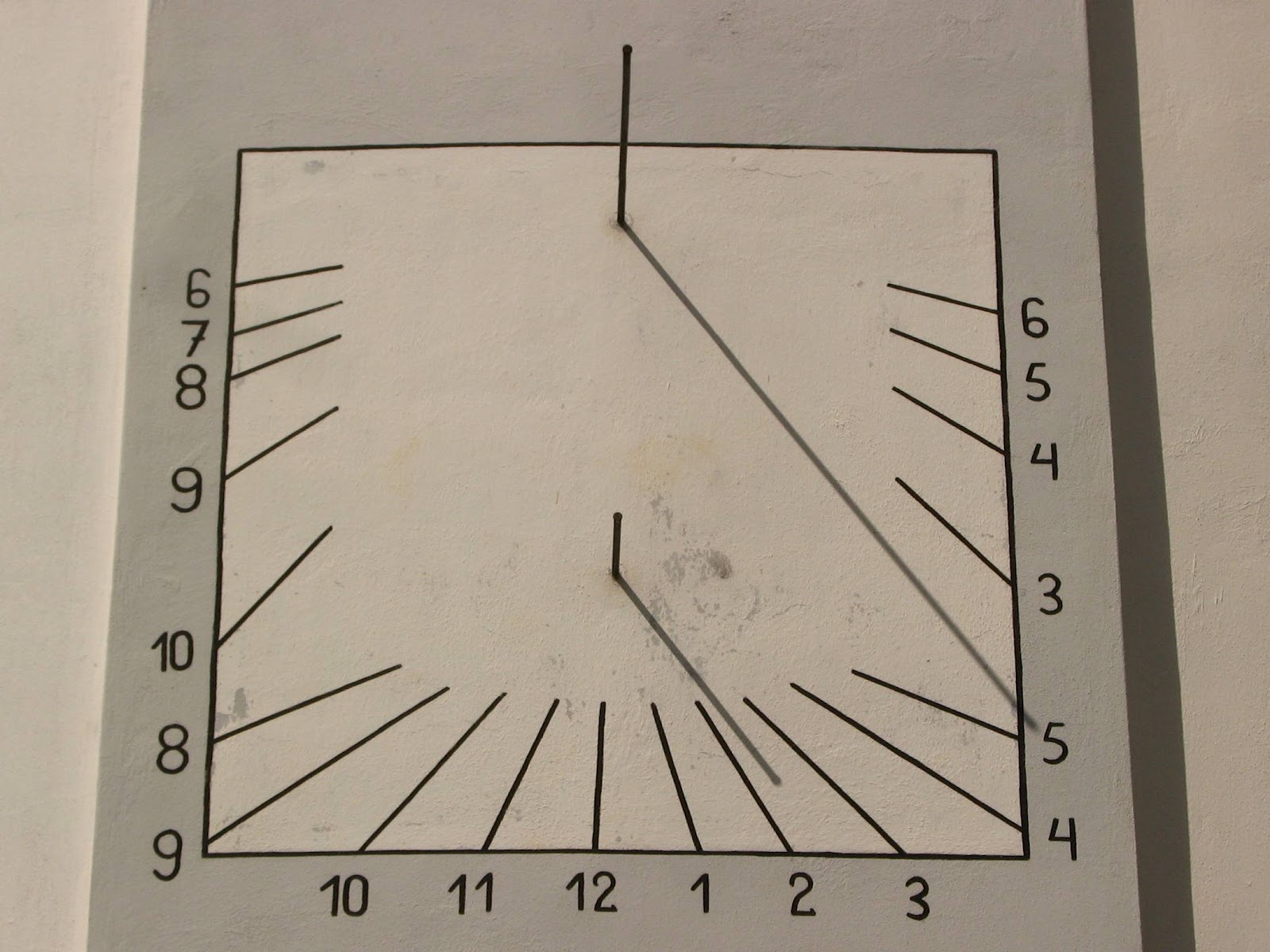 Cercul de stele: Ceasul solar din Gherla