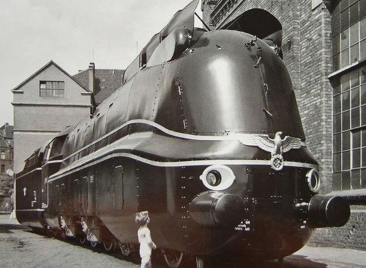 Σιδηροδρομικά Νέα: Η ιστορία της ατμομηχανής DRG Class 05.