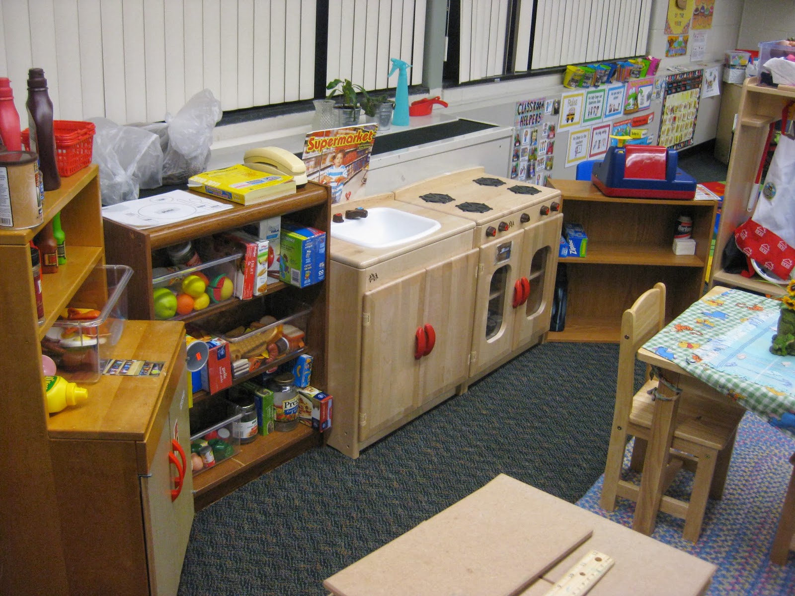 Van Y Preschool Preview: Woodland Animals, Letter E, and a Grocery Store!