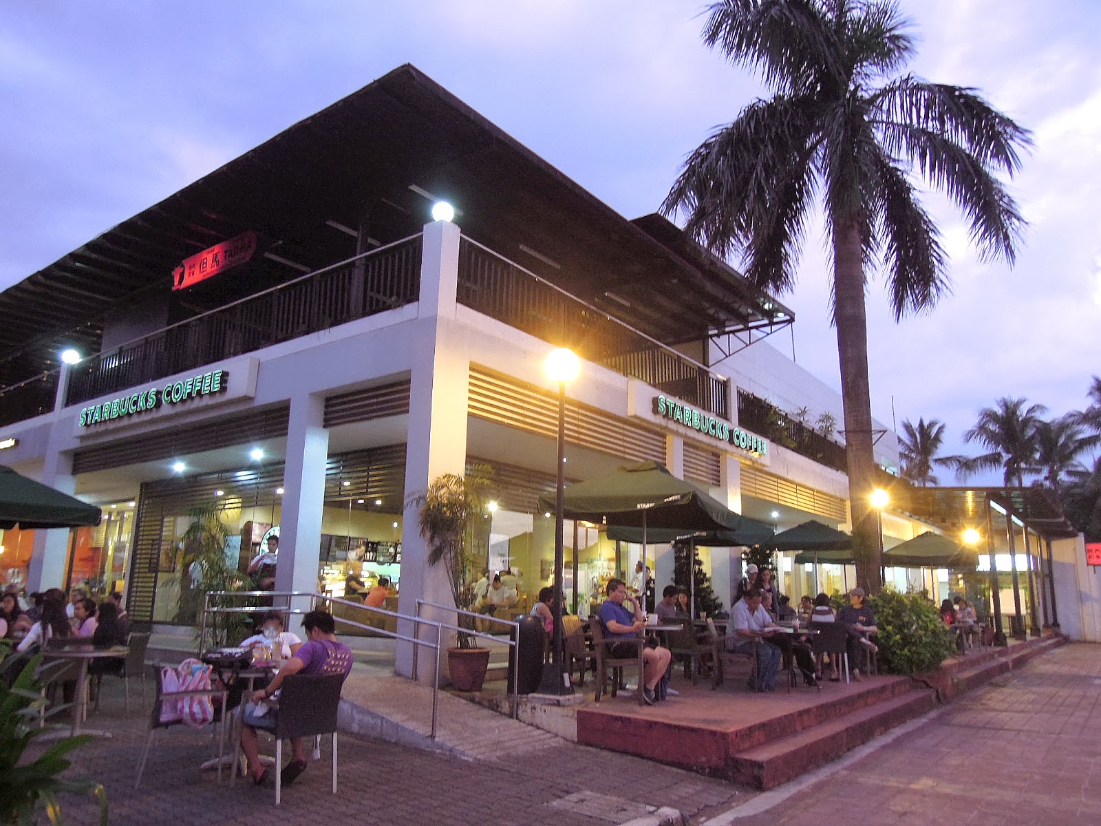 Admiring Manila Bay's Beautiful Sunset At Harbor Square - Budget Biyahera