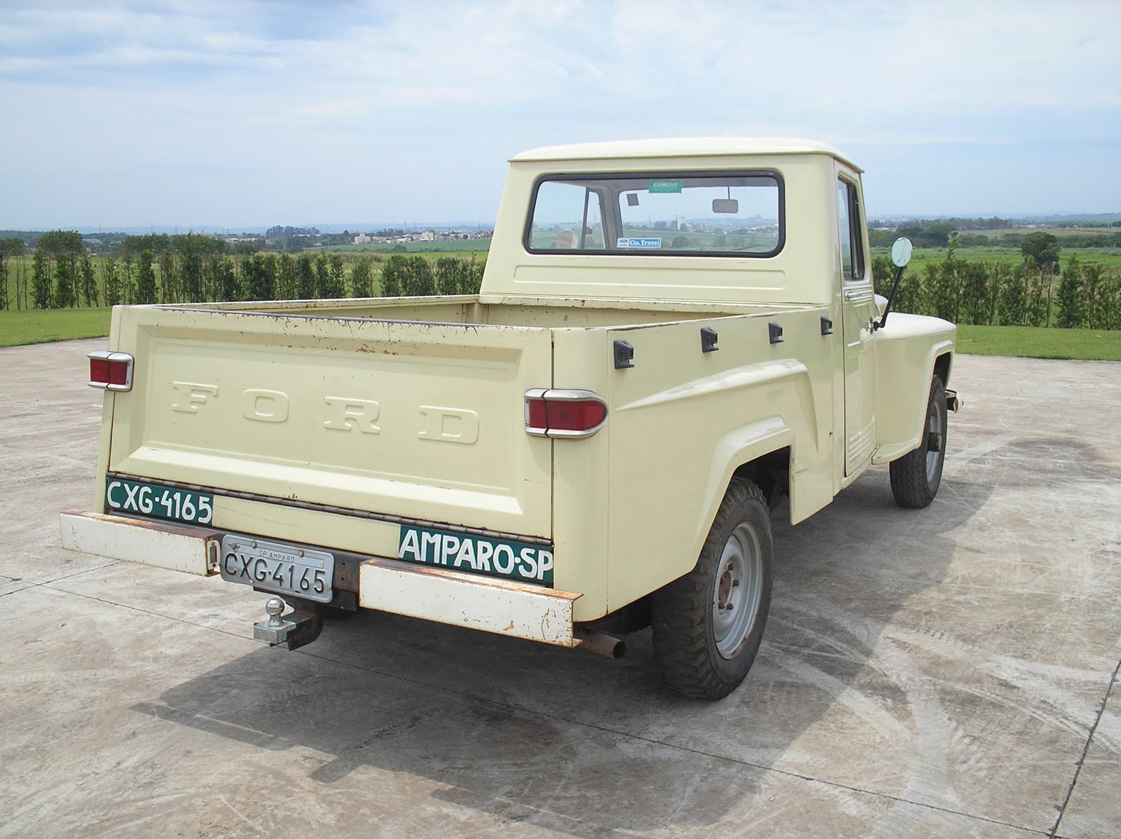 laikcars: FORD PICK UP F75