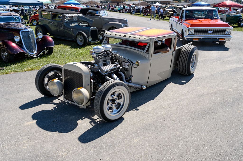 Bubba's Garage: Hot Rods on the Infield - The Rodder's Journal Revival