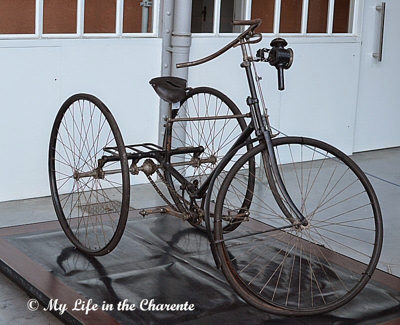 My Life in the Charente: Châtellerault : town sights and its motor museum.