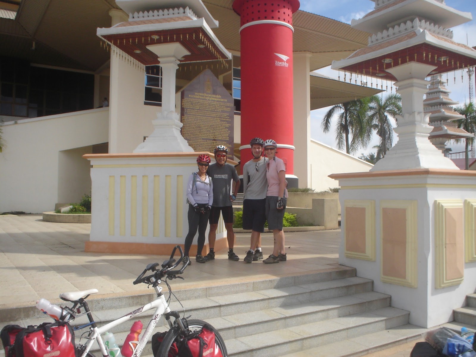 BIKE TOUR TO THE 4 CORNERS OF WEST MALAYSIA IN 37 DAYS: Day 36 : Betong ...