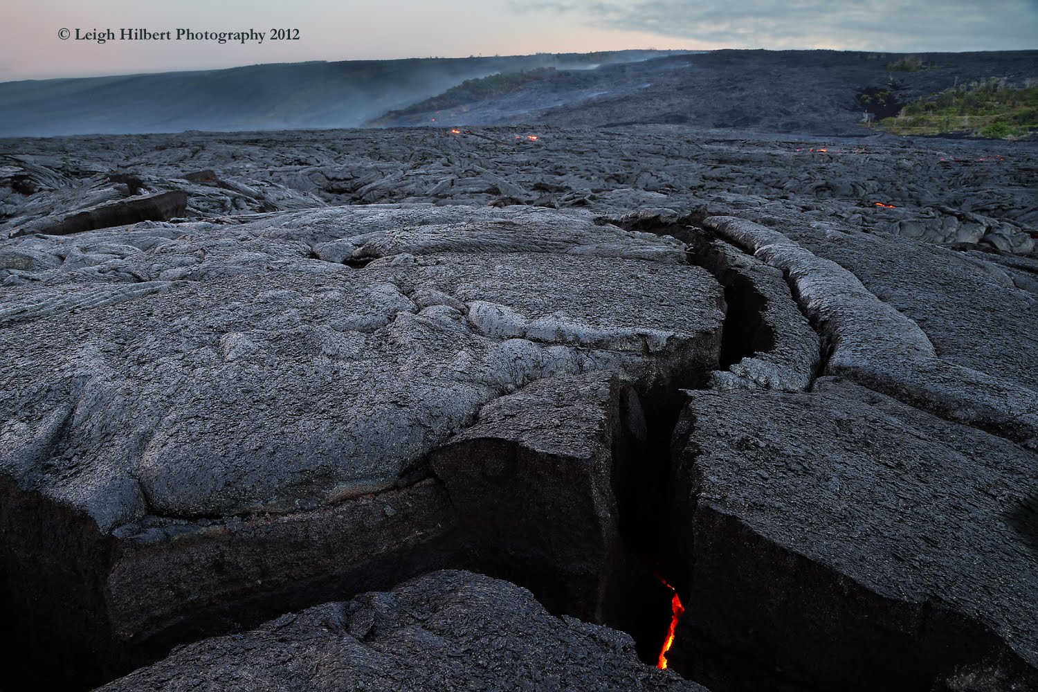 HAWAIIAN LAVA DAILY: Large area of crusting lava on the coastal plains ...