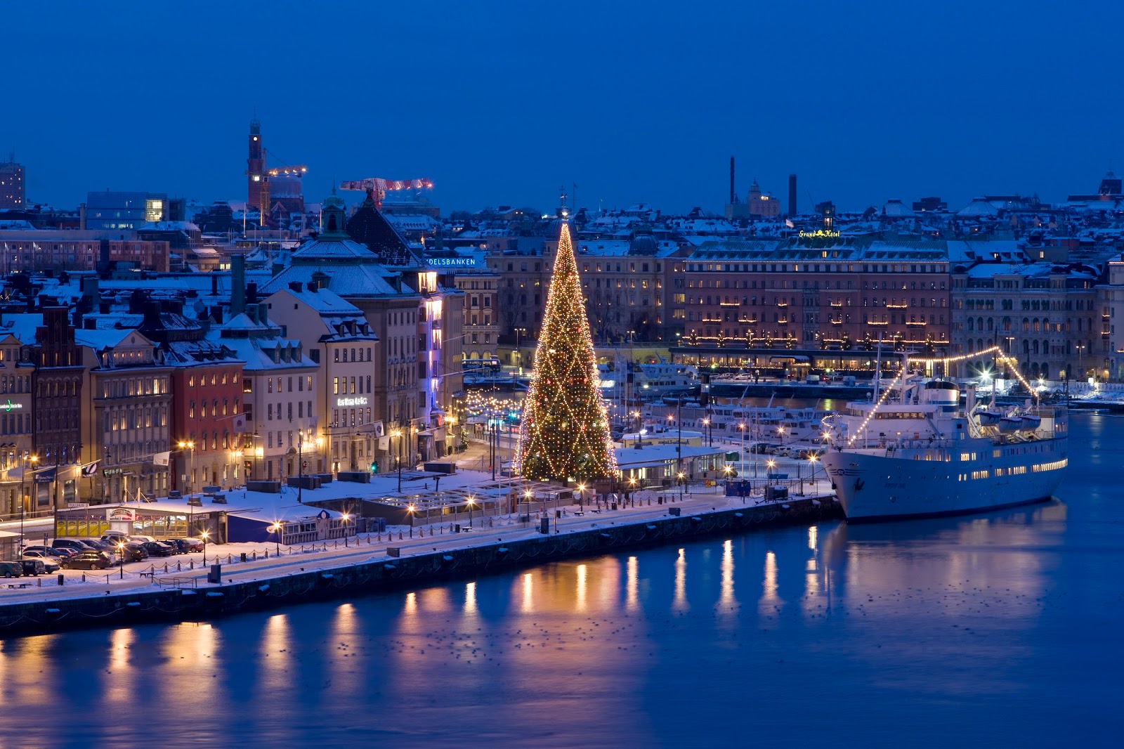 Let's travel the world!: 10 of the most beautiful Christmas destinations!