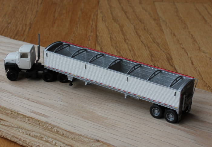N Scale Addiction: Got Grain? N Scale 43" Wilson Pacesetter Grain Trailer