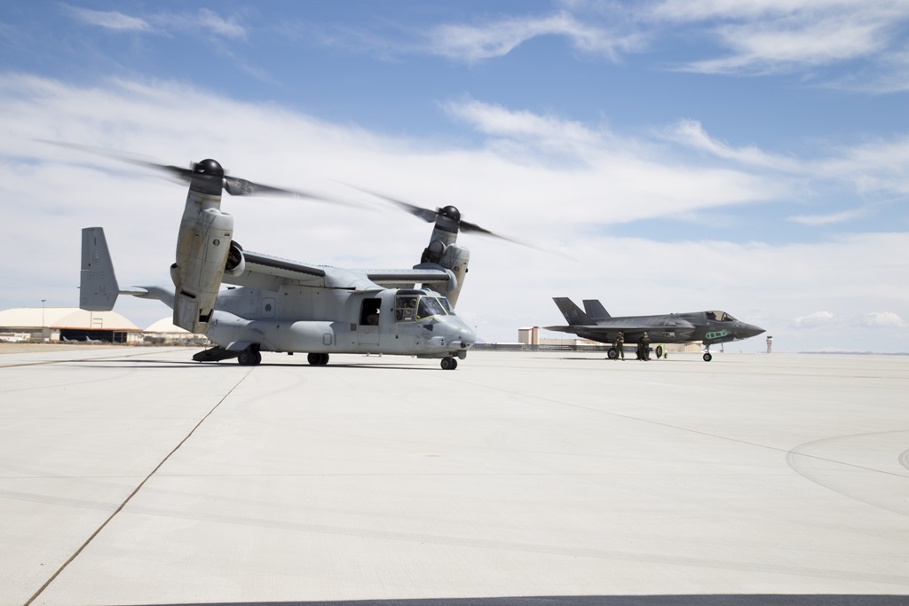 MARINE OSPREY FLIES IN TO FUEL UP F35B - Blog Before Flight - Aerospace ...