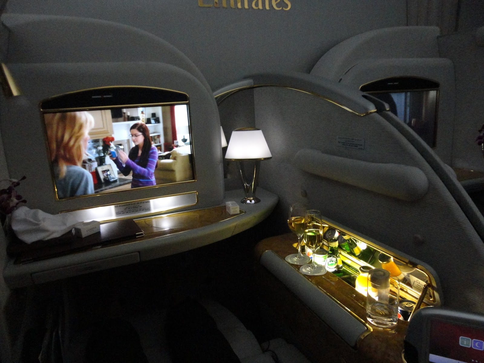 Emirates Airlines First Class Cabin - Boeing 777 Tour