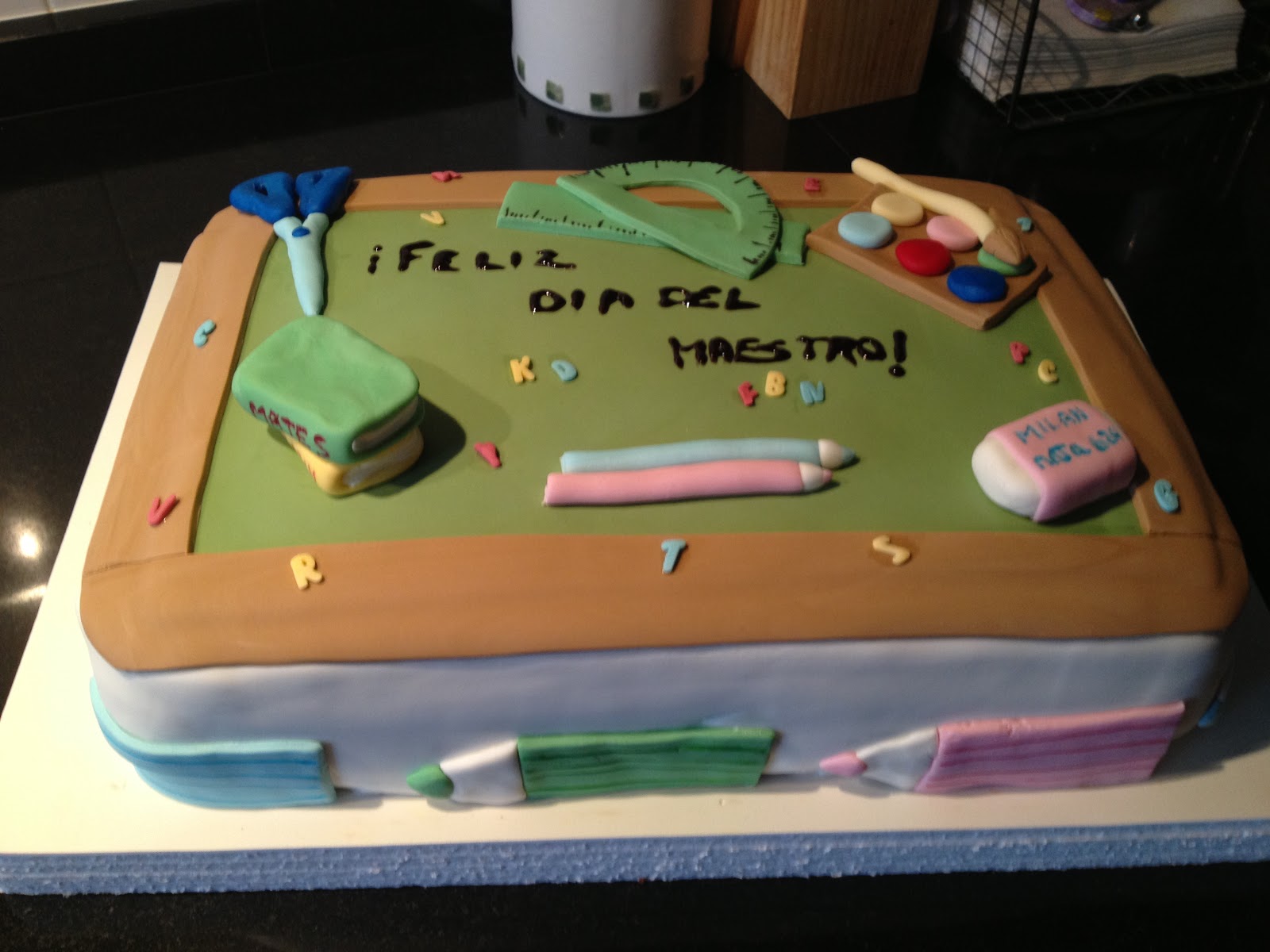 Azahar: Tarta dia del maestro