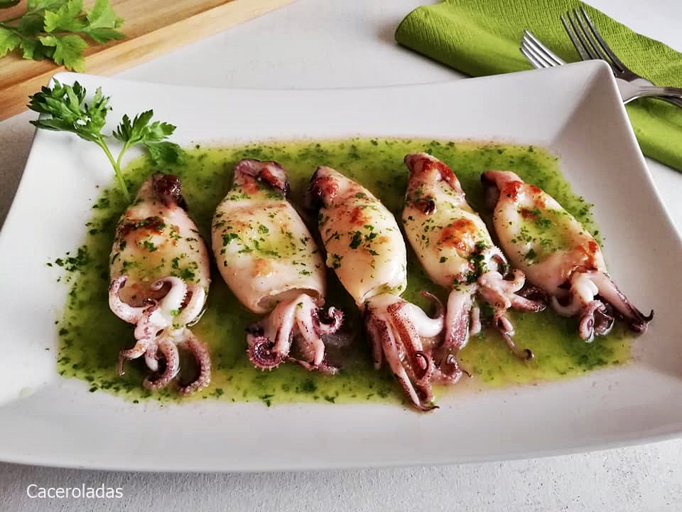 Chipirones a la plancha con salsa verde | Caceroladas
