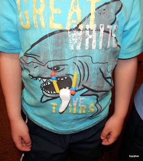Tippytoe Crafts: Dinosaur Tooth Necklaces