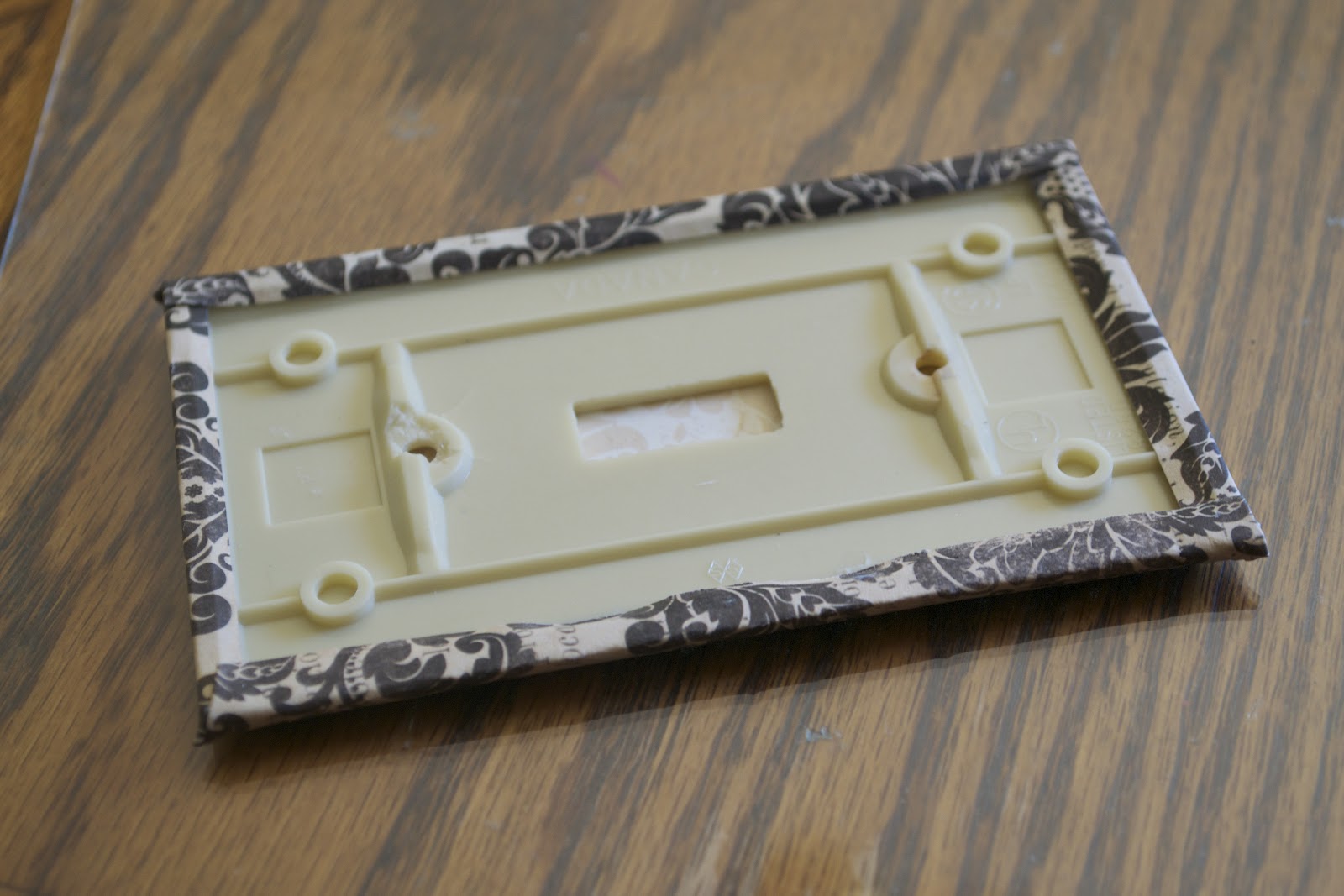 The Ninja Herself: DIY Tutorial: Covered Outlet/Light Switch Faceplate