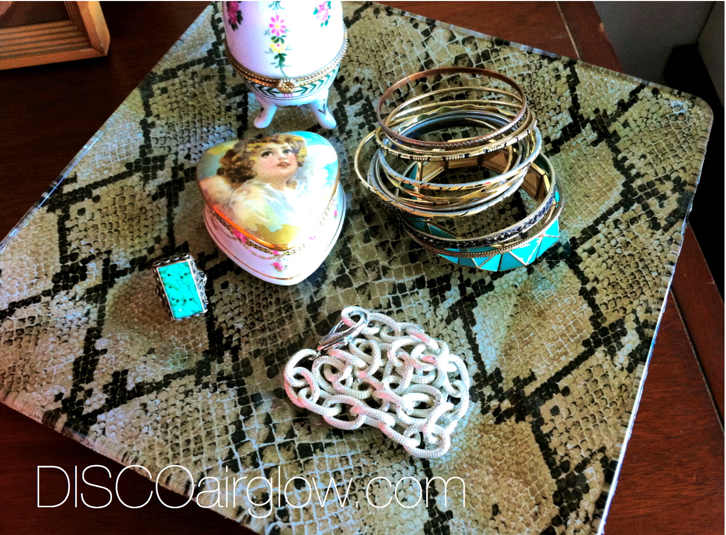 DISCOairglow: DIY Snakeskin Tray
